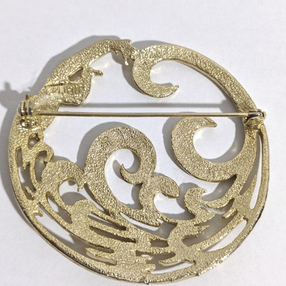 Large Vintage Signed Gold Ocean Wave Brooch - Gem